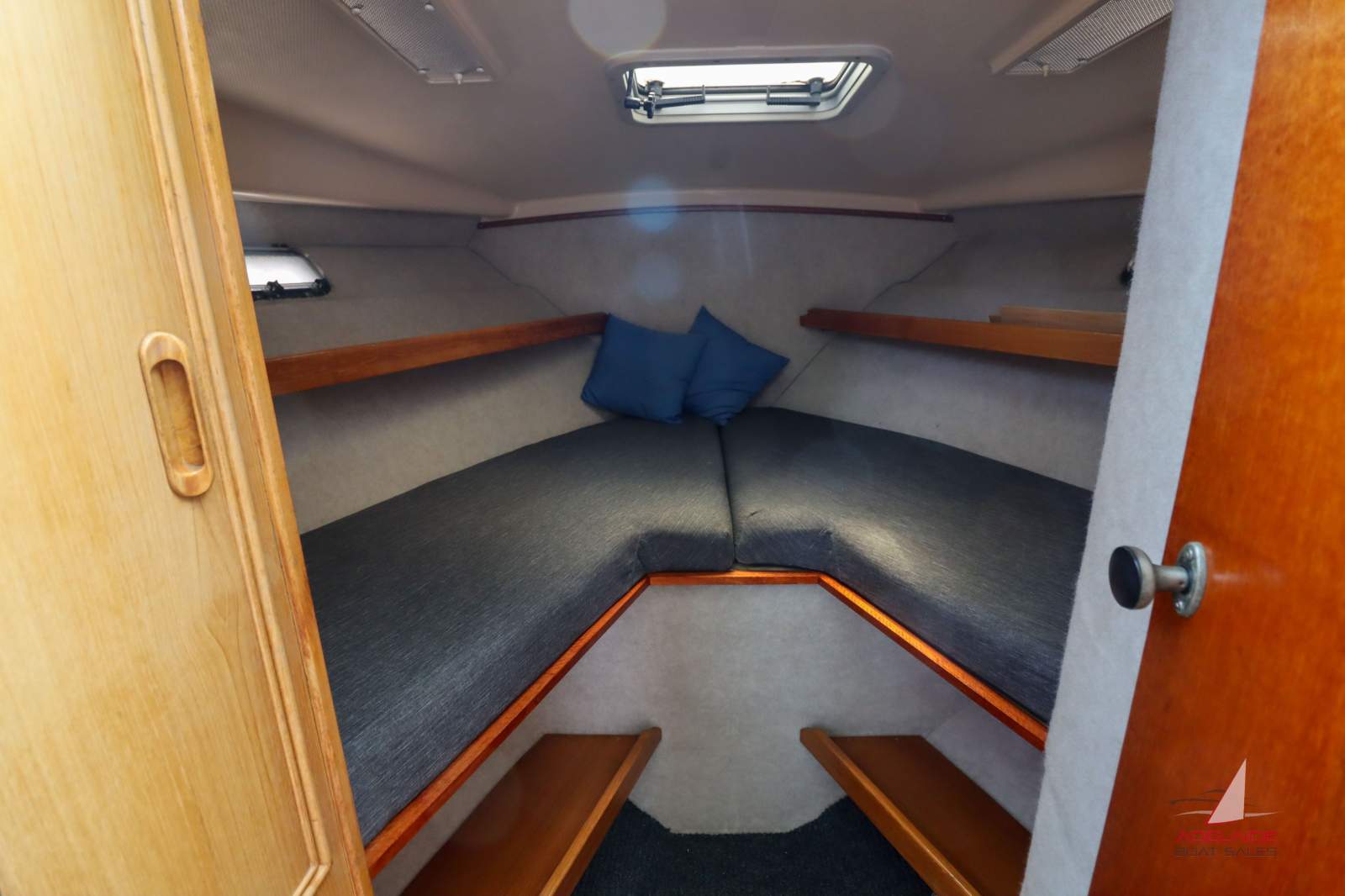 Riviera 27 Flybridge For Sale | Adelaide Boat Sales