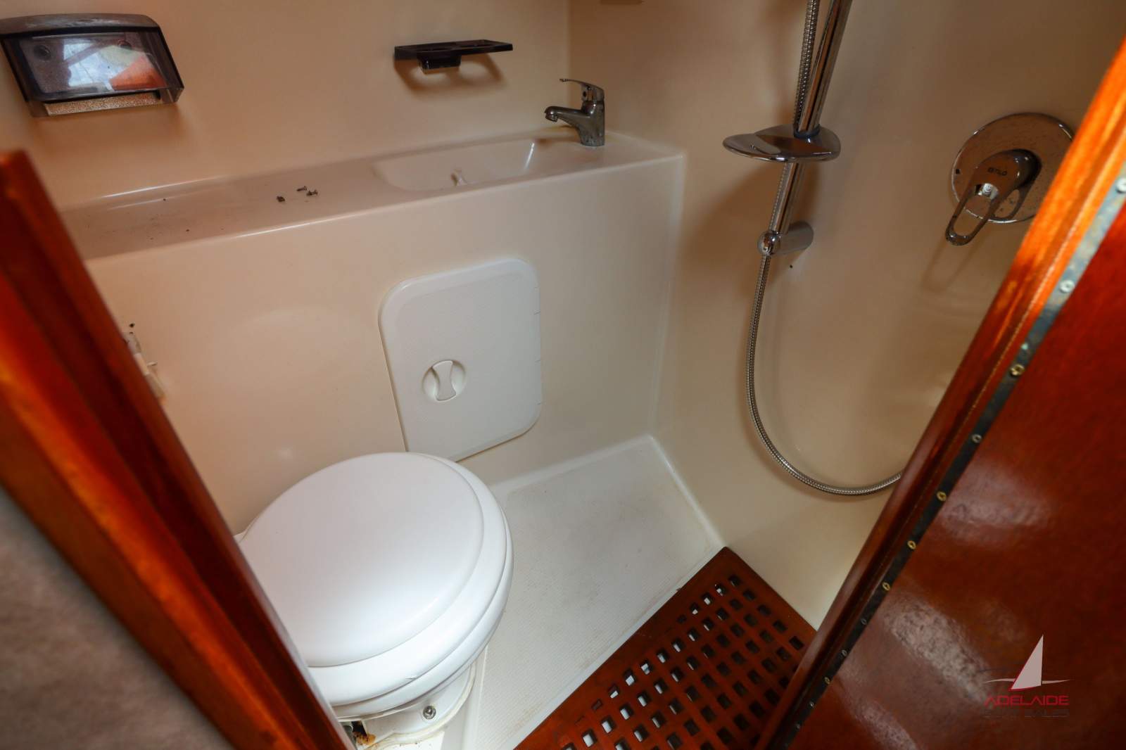 Riviera 27 Flybridge For Sale | Adelaide Boat Sales