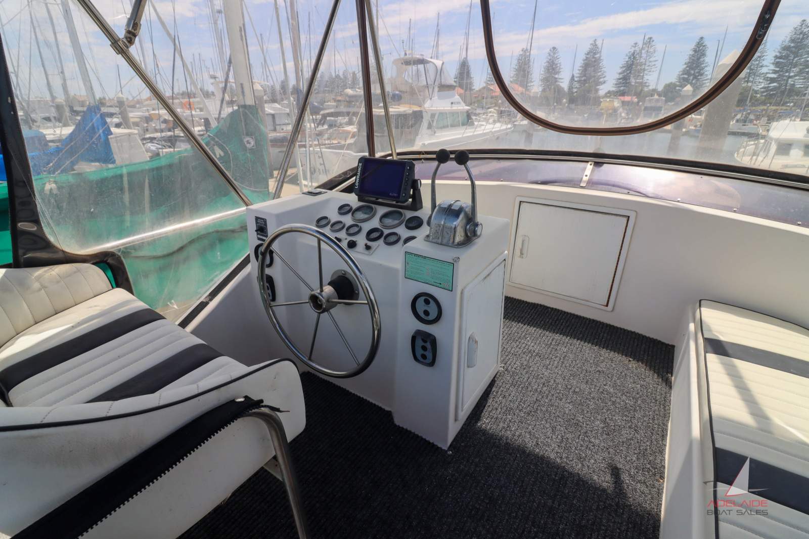Riviera 27 Flybridge For Sale | Adelaide Boat Sales