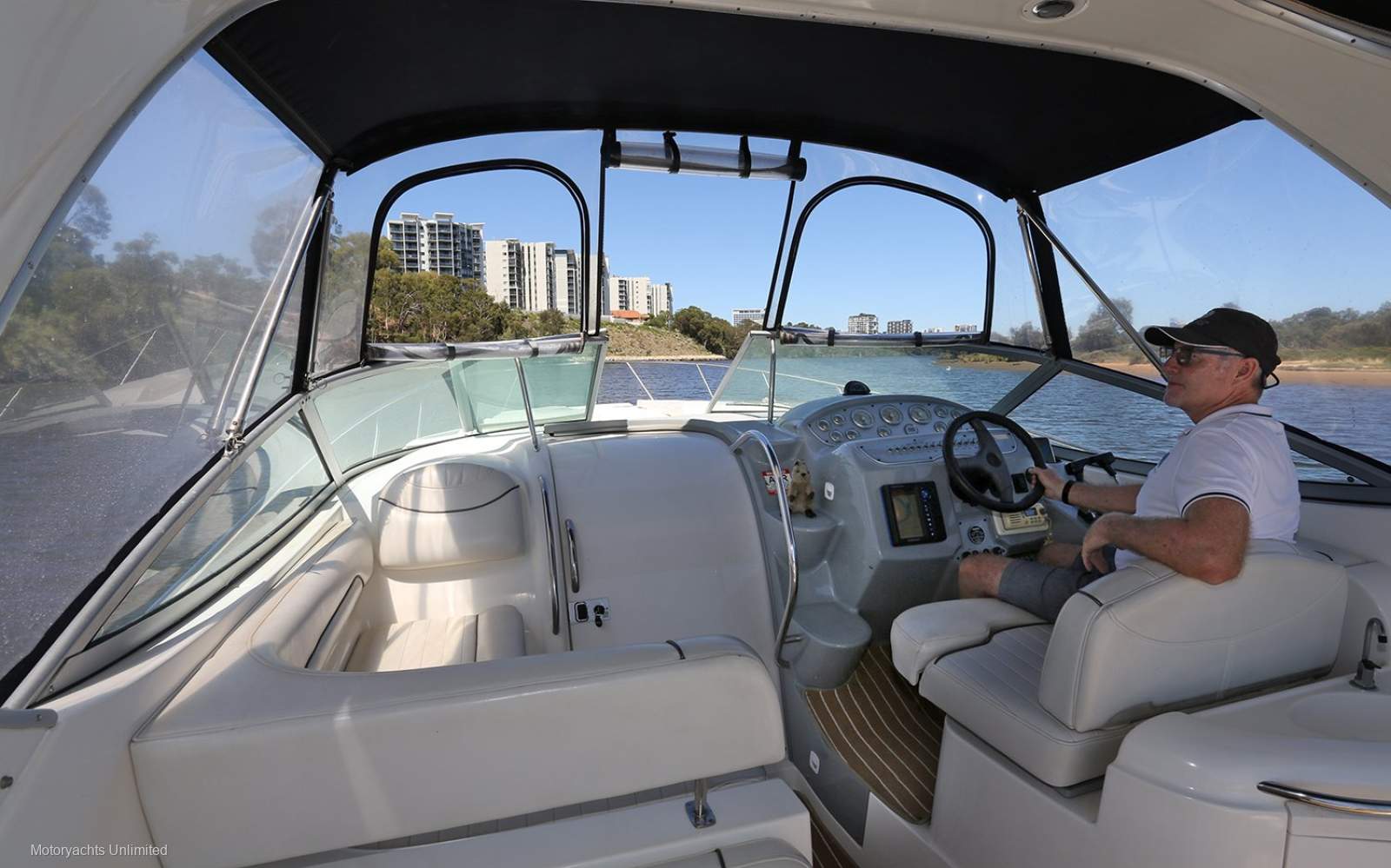Maxum 3100 SCR - A reel plumb! For Sale | Motoryachts Unlimited in ...