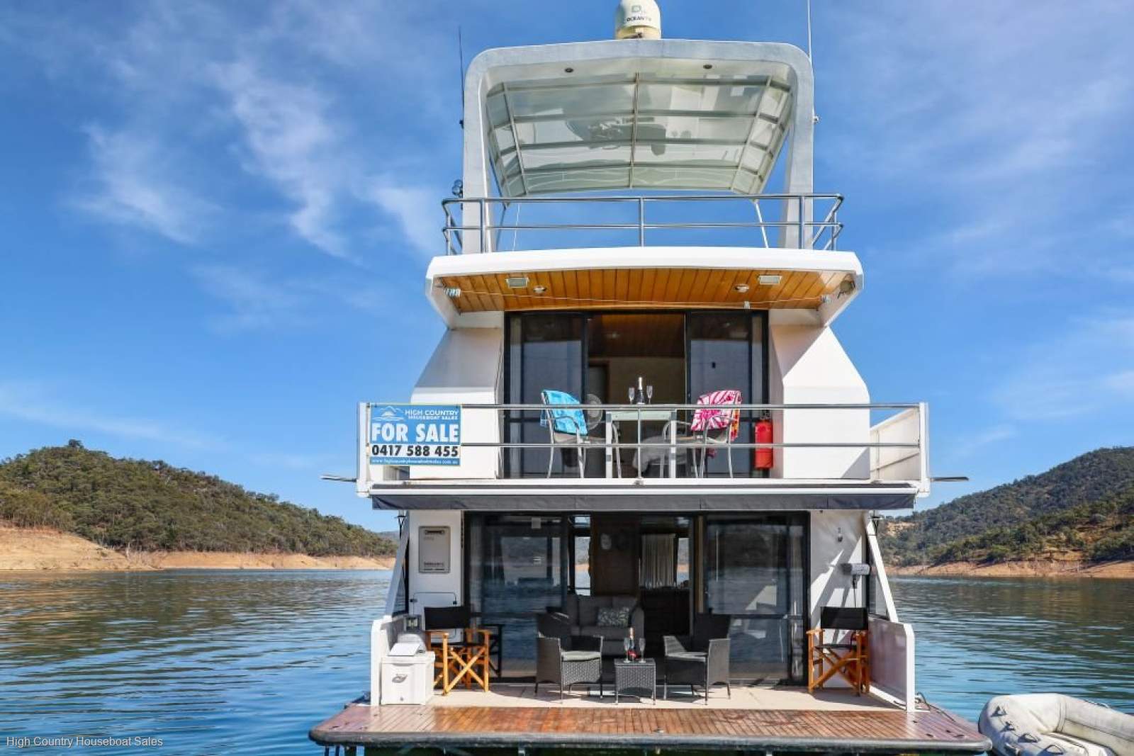 Used Electric Blue Houseboat Holiday Home @ Lake Eildon for Sale ...