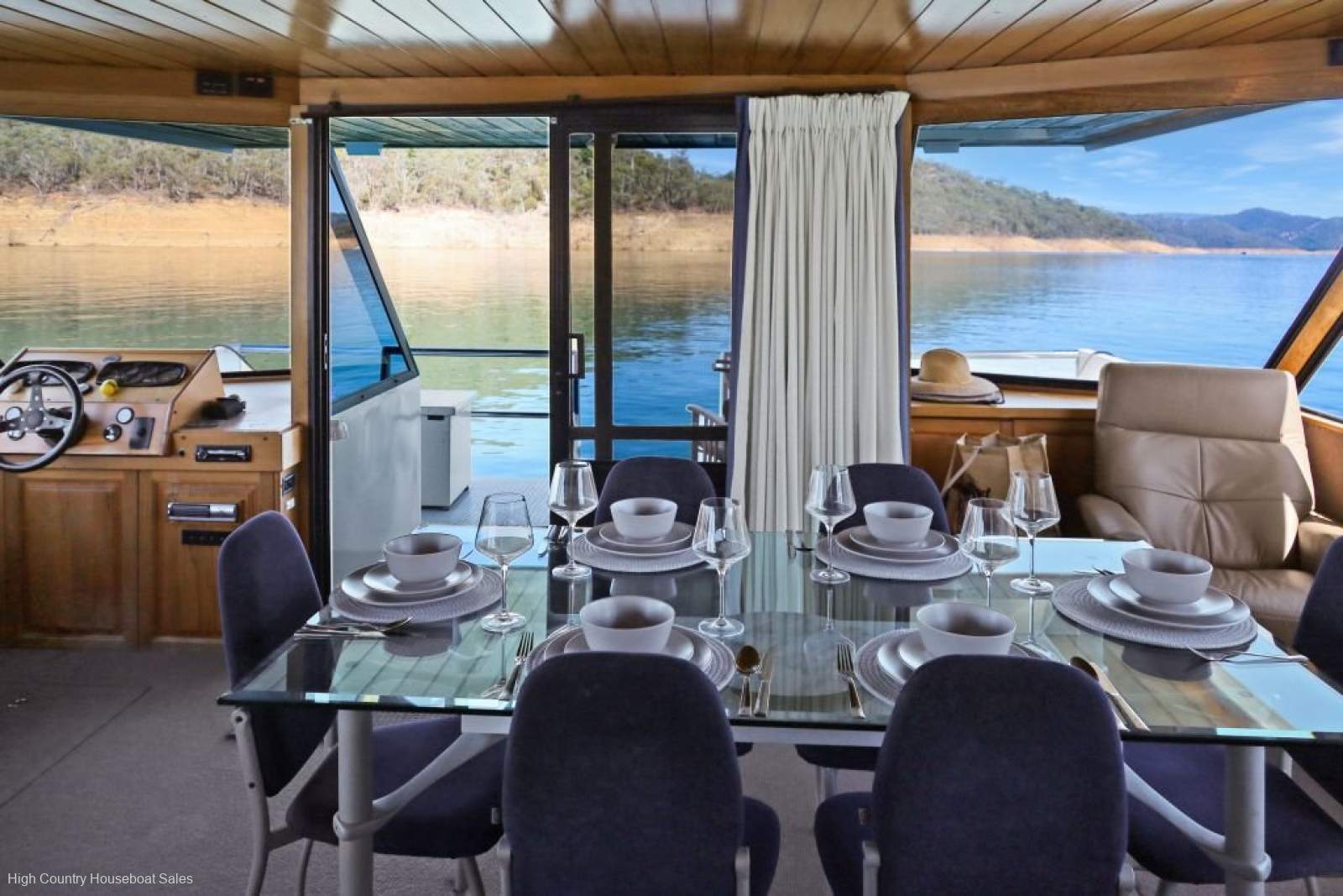 Used Electric Blue Houseboat Holiday Home @ Lake Eildon for Sale ...