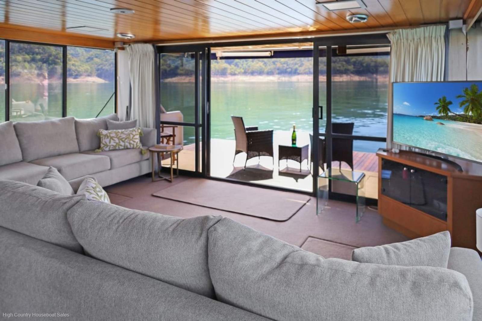 Used Electric Blue Houseboat Holiday Home @ Lake Eildon for Sale ...