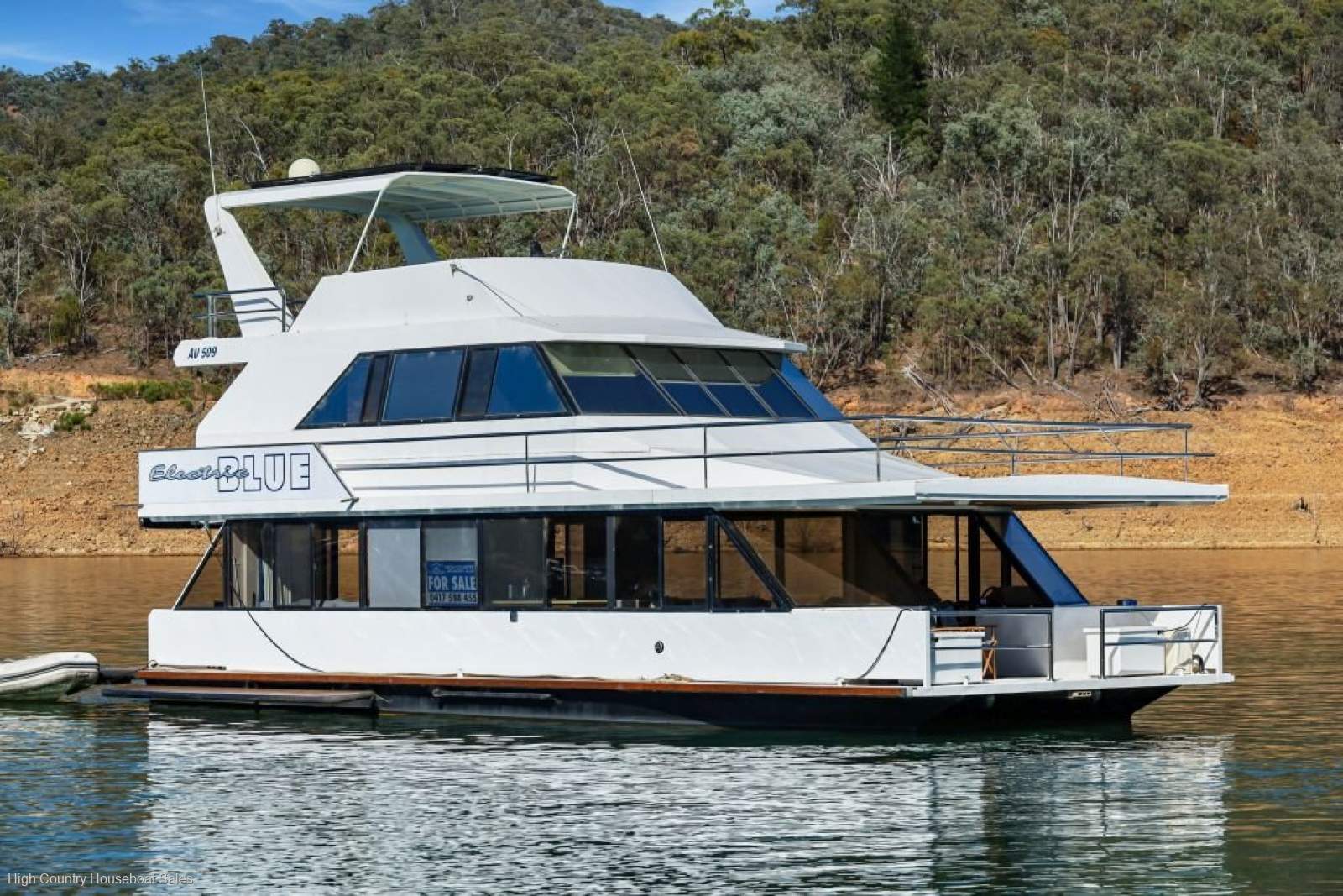 Used Electric Blue Houseboat Holiday Home @ Lake Eildon for Sale ...