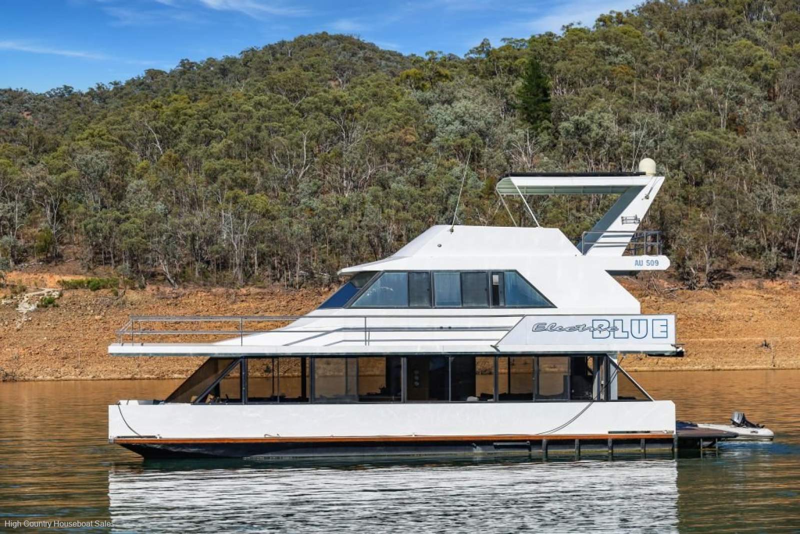 Used Electric Blue Houseboat Holiday Home @ Lake Eildon for Sale ...
