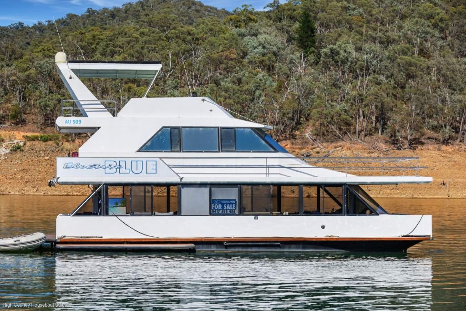 Used Electric Blue Houseboat Holiday Home @ Lake Eildon for Sale ...