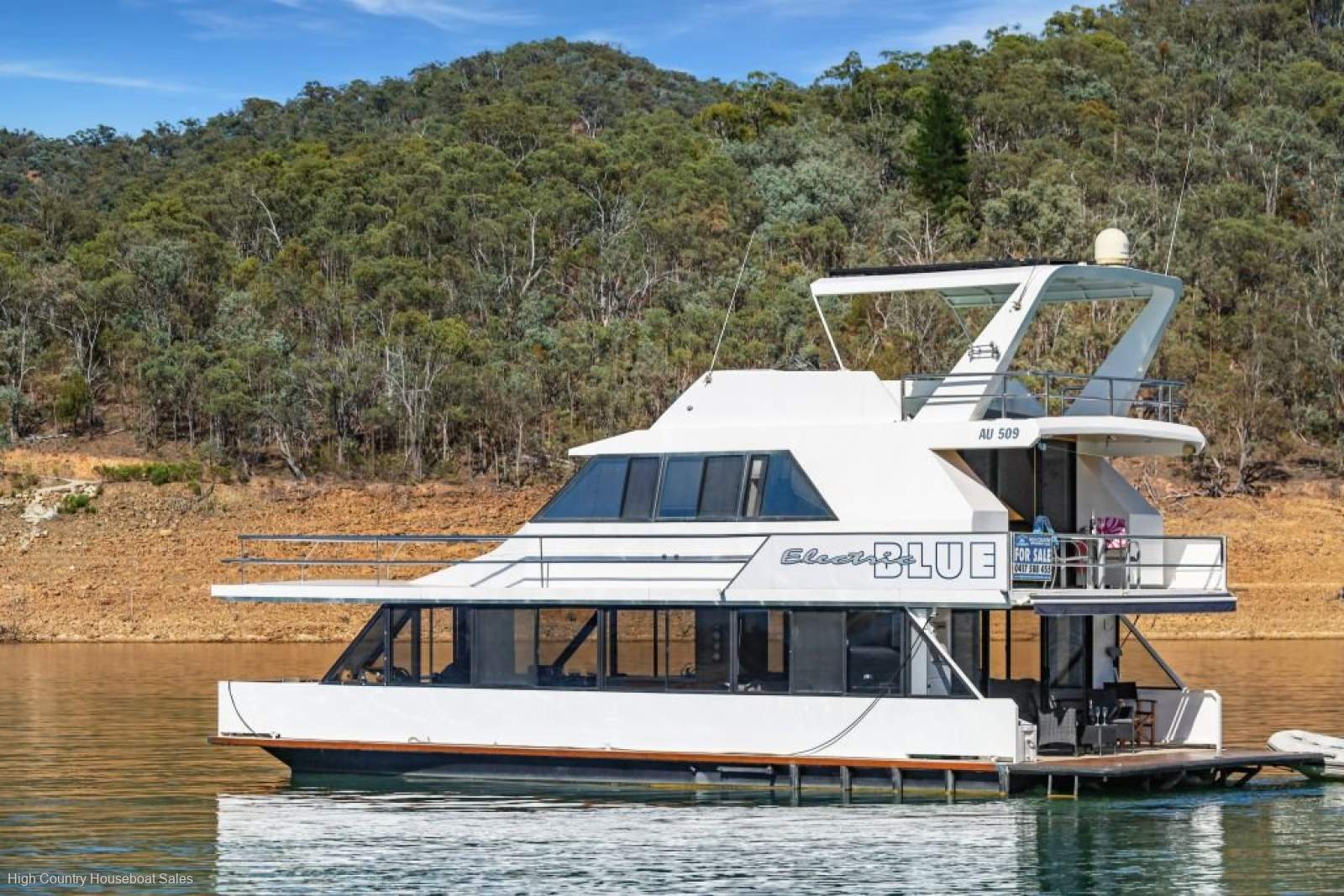 Used Electric Blue Houseboat Holiday Home @ Lake Eildon for Sale ...