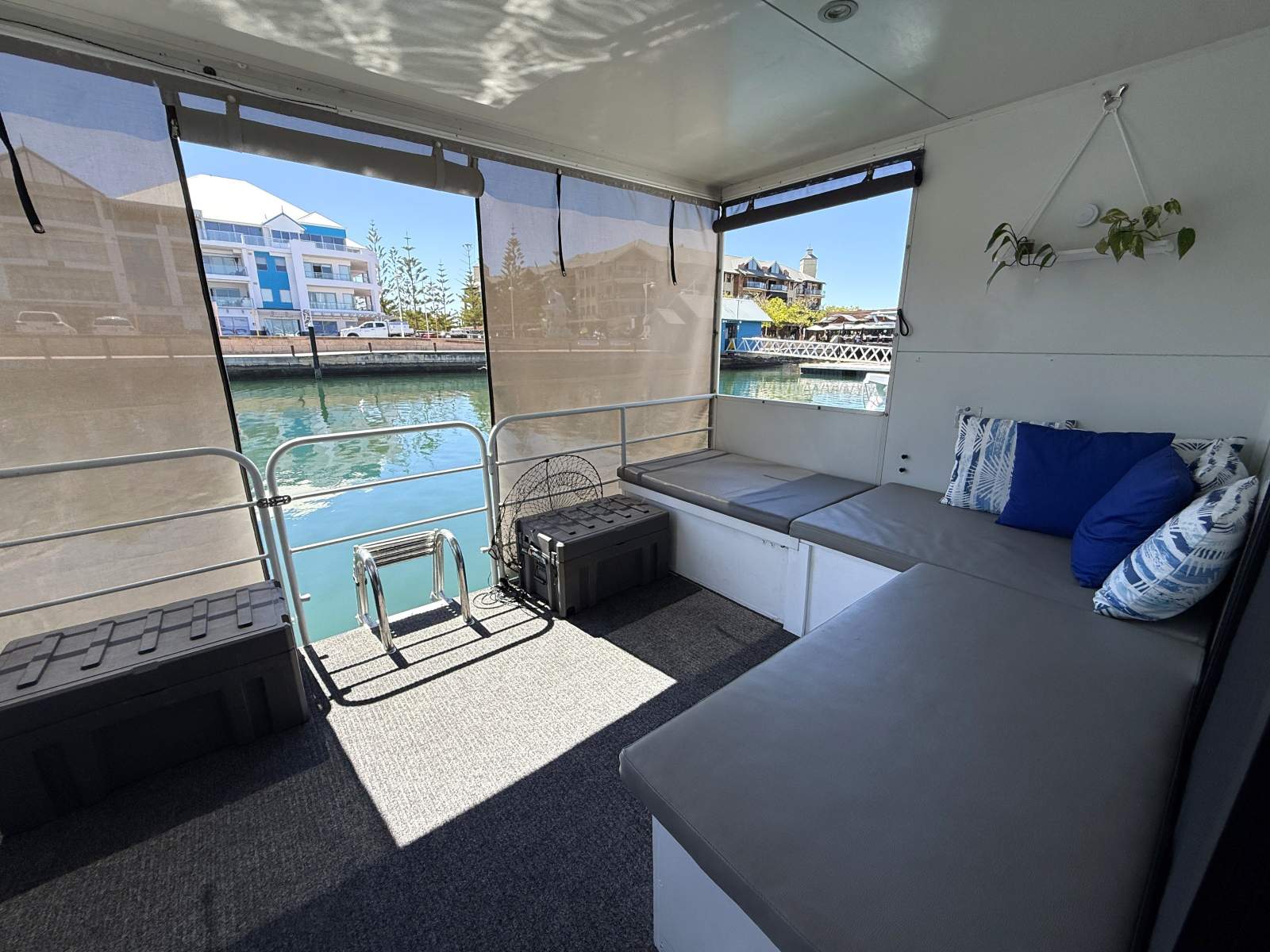 Used Custom 12m Houseboat - Your Floating Holiday Home! for Sale ...