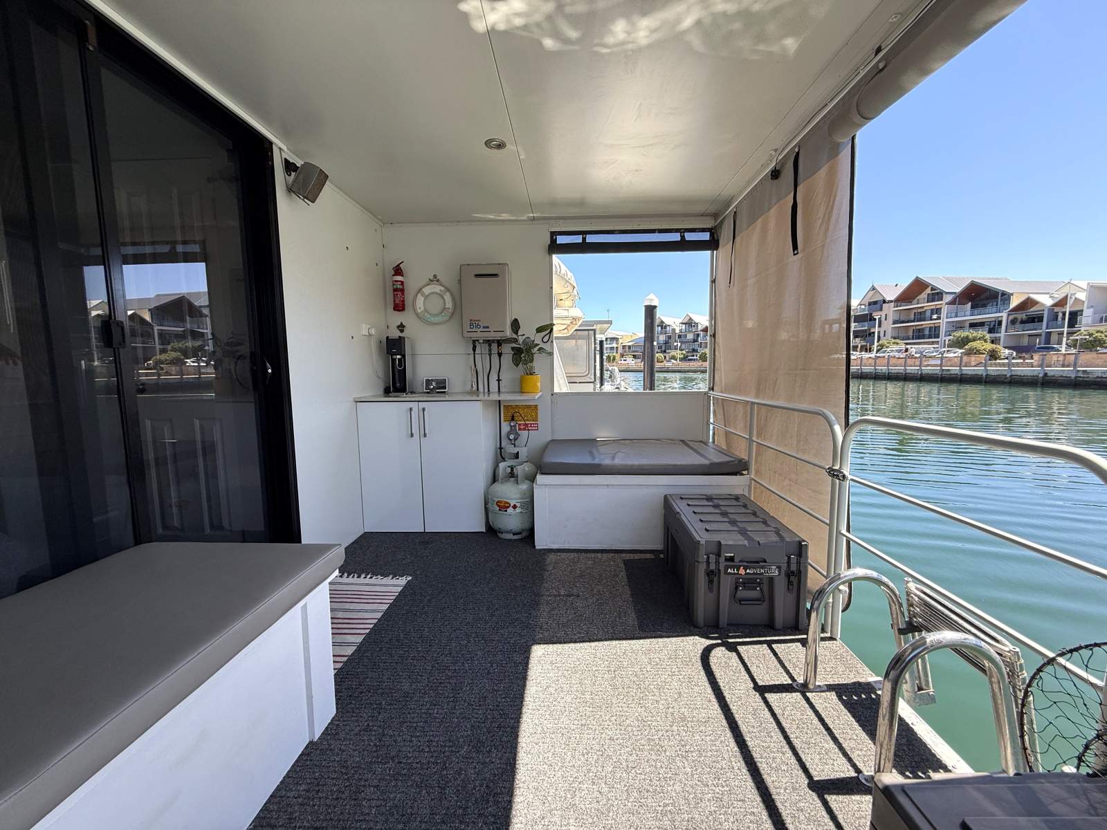 Used Custom 12m Houseboat - Your Floating Holiday Home! for Sale ...