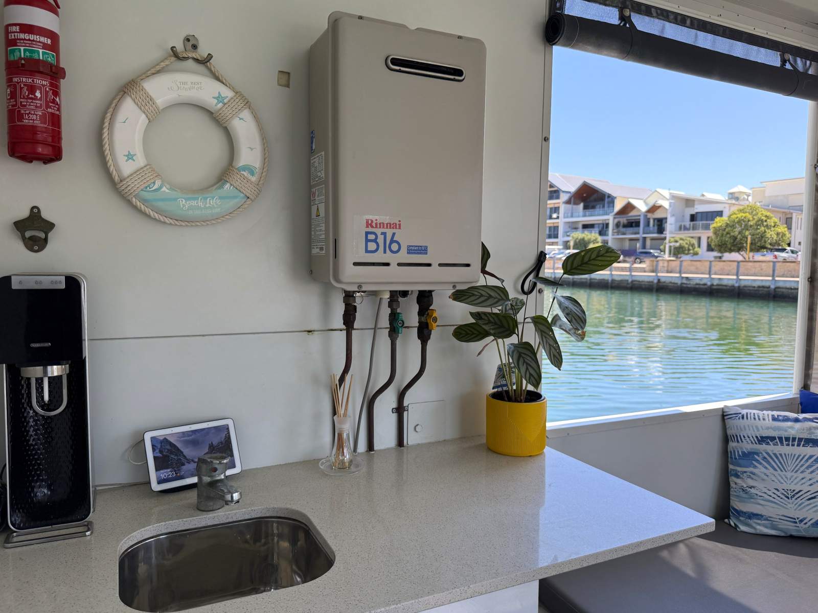 Used Custom 12m Houseboat - Your Floating Holiday Home! for Sale ...