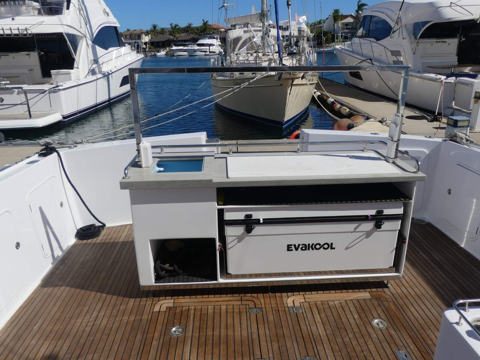 Used Salthouse 65 With New Electronics And Paint Job for Sale | Boats ...