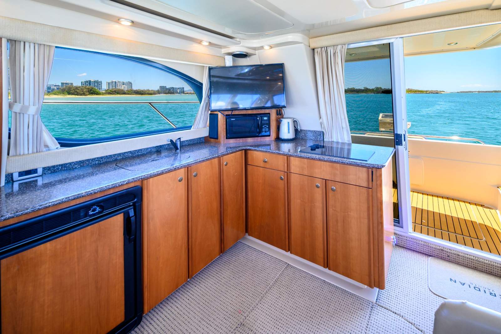 Used Meridian 341 Flybridge Cruiser for Sale | Boats For Sale | Yachthub