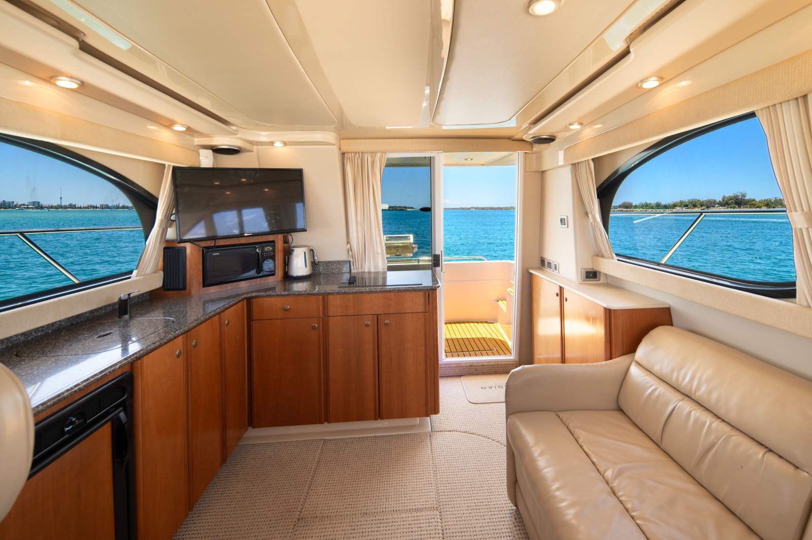 Used Meridian 341 Flybridge Cruiser for Sale | Boats For Sale | Yachthub