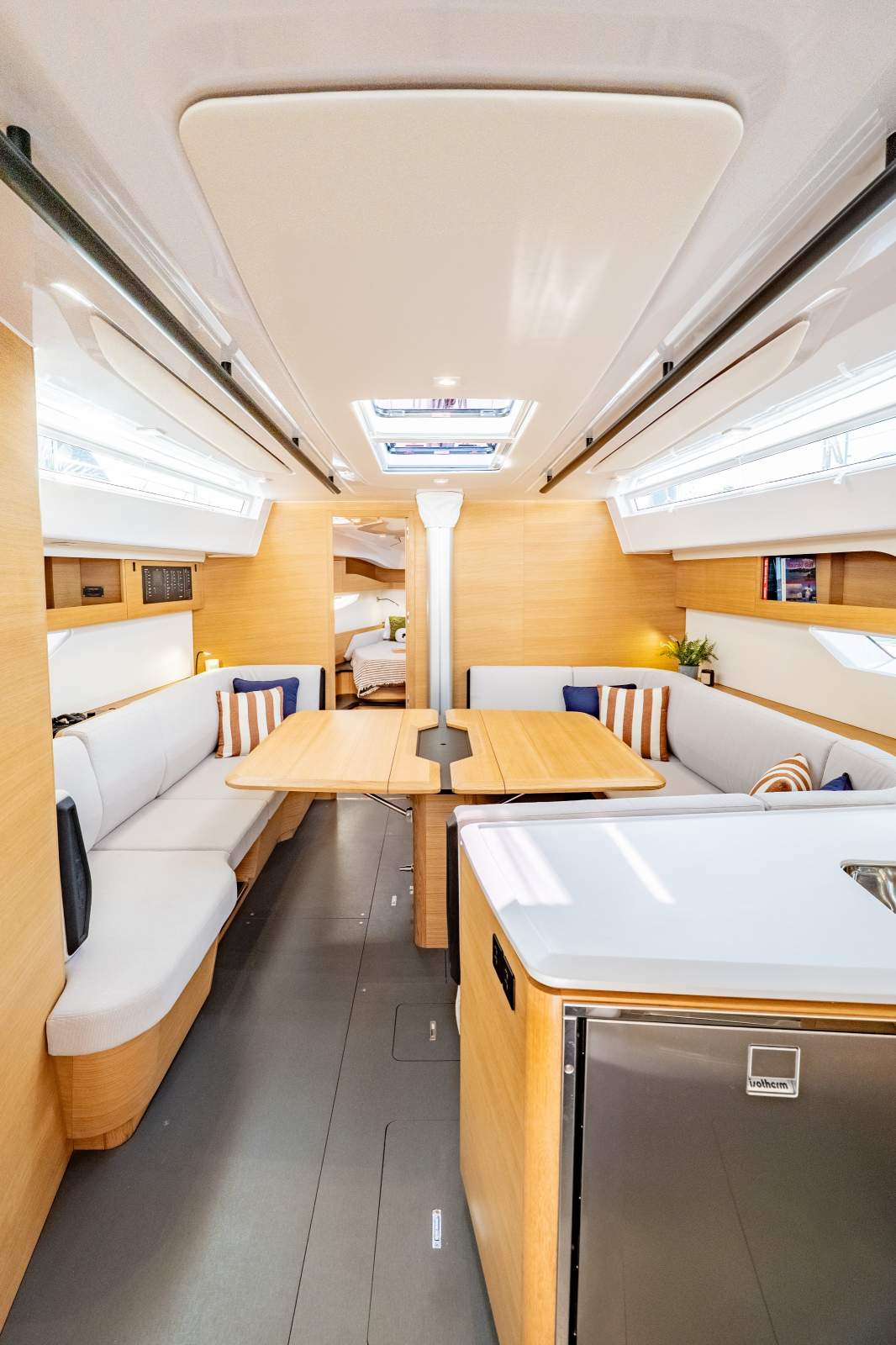 Used Elan E6 - 2022 Demonstrator for Sale | Yachts For Sale | Yachthub