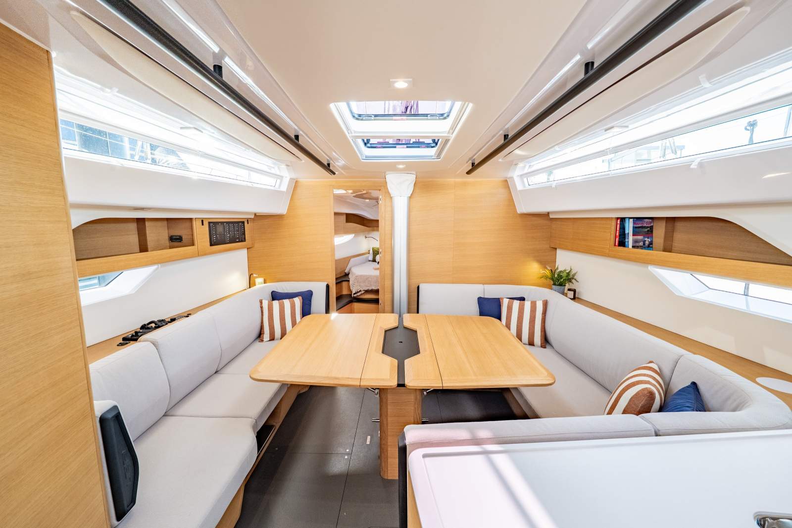 Used Elan E6 - 2022 Demonstrator for Sale | Yachts For Sale | Yachthub