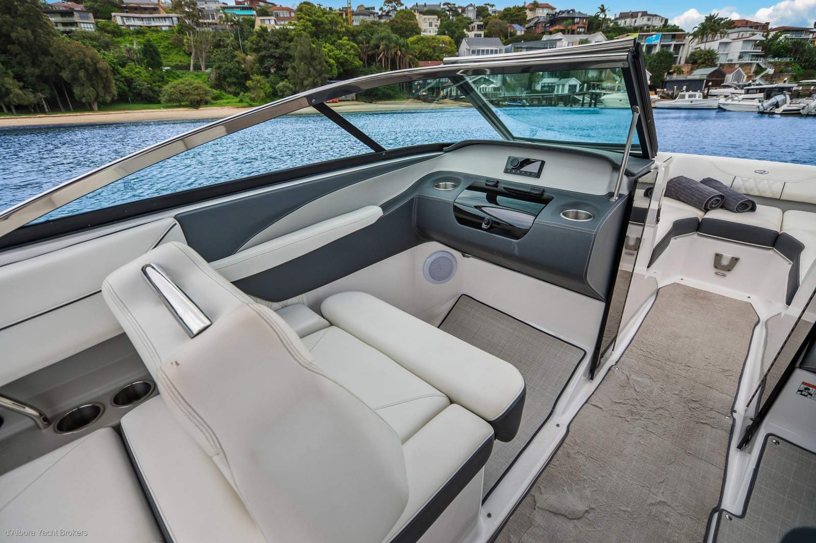 Regal LX4 For Sale | Discover Boating
