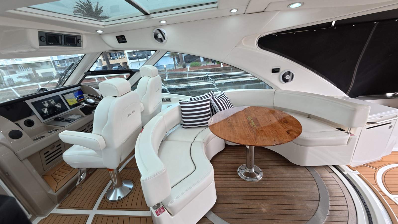 Sea Ray 580 Sundancer For Sale | Discover Boating