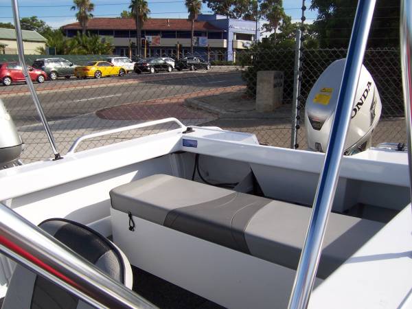 2010 Brooker 435 Getabout | Boat Research | Boats Online