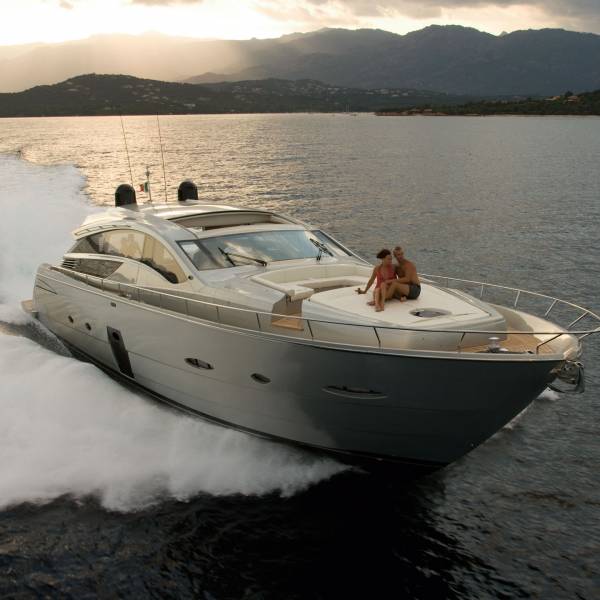 2013 Pershing 80 | Boat Research | Yachthub