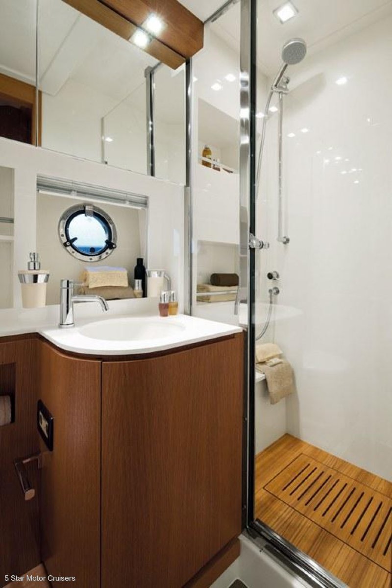 2013 Azimut Atlantis 48 | Boat Research | Yachthub