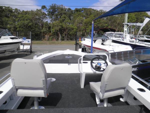 2014 Stessl Edgetracker | Boat Research | Boats Online