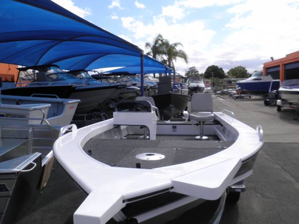 2014 Stessl Edgetracker | Boat Research | Boats Online