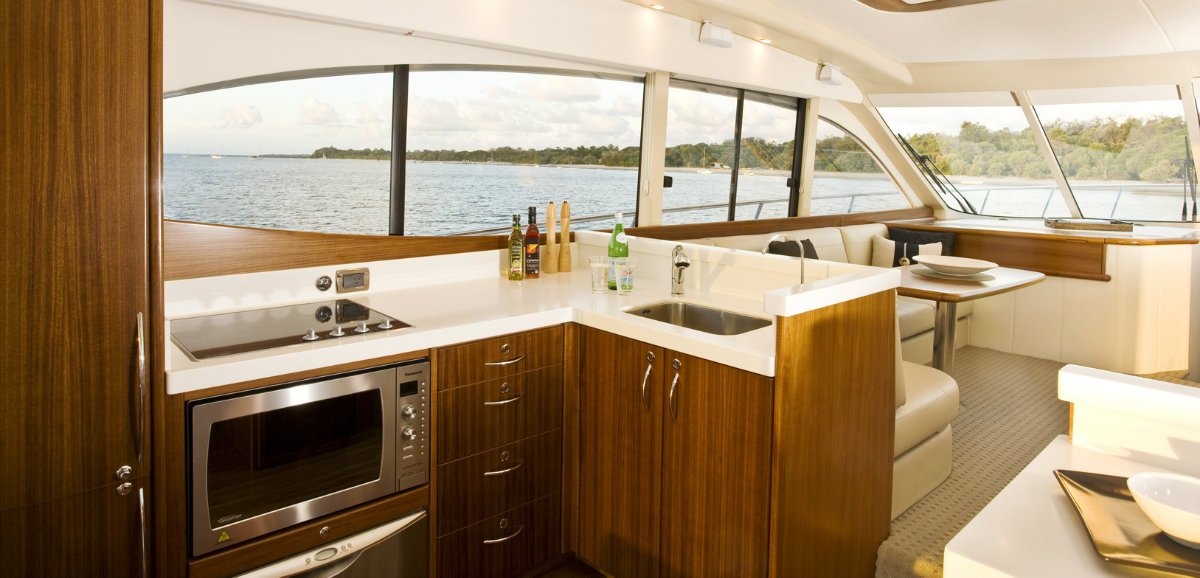 2013 Maritimo C60 Cabriolet | Boat Research | Yachthub