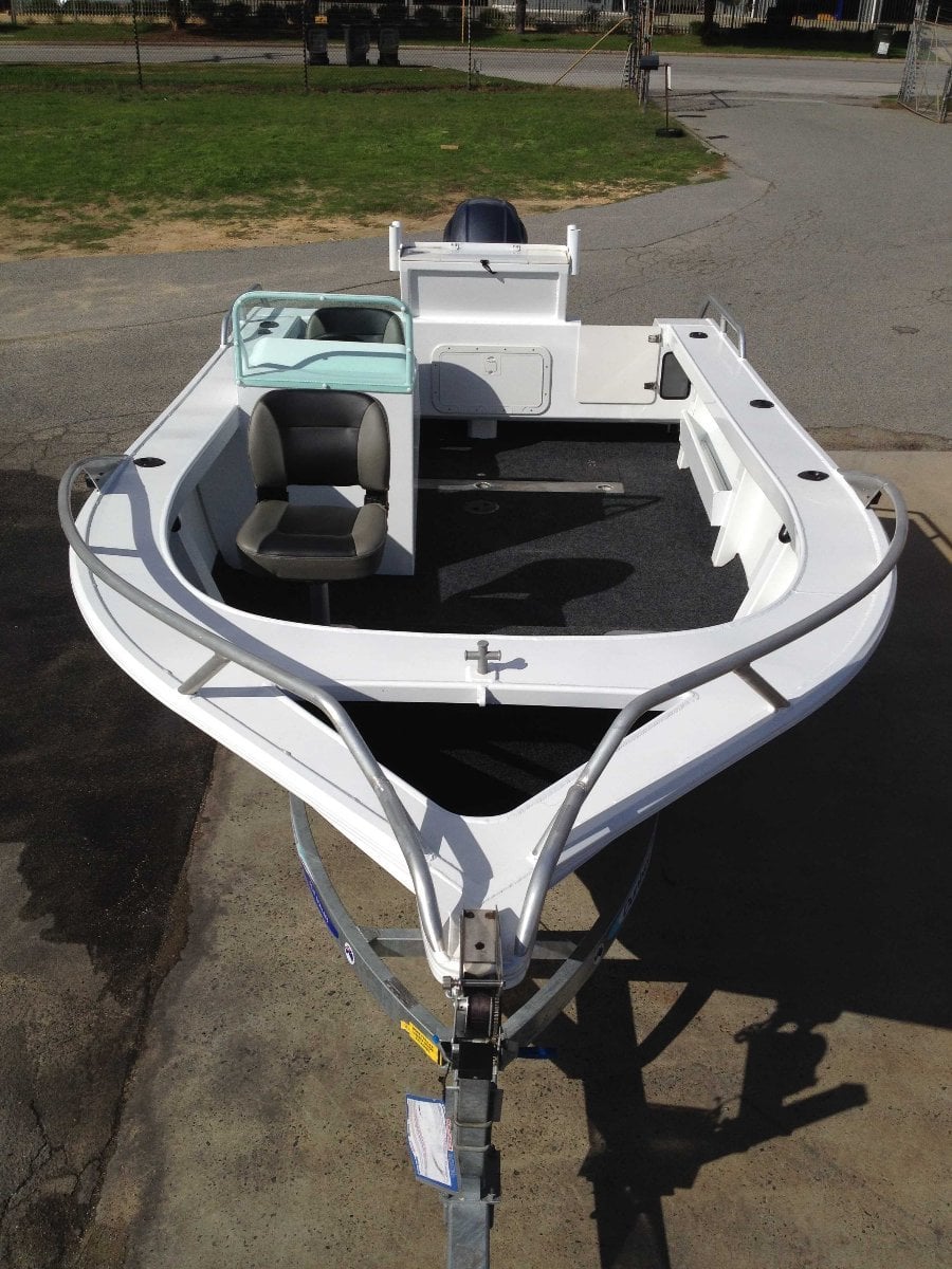 2013 Formosa Tomahawk 520 Side Console | Boat Research | Yachthub