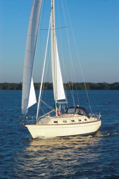 2013 Island Packet 370 | Boat Research | Yachthub
