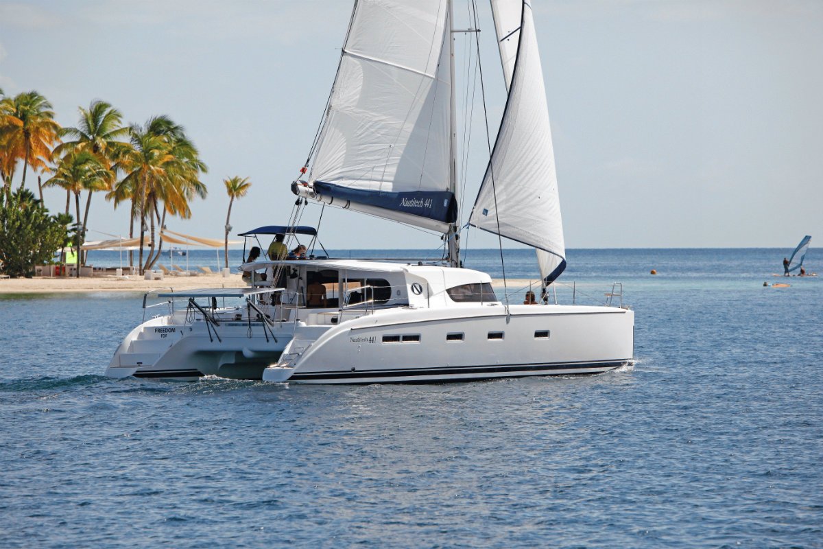 2015 Nautitech 441 | Boat Research | BoatsOnline