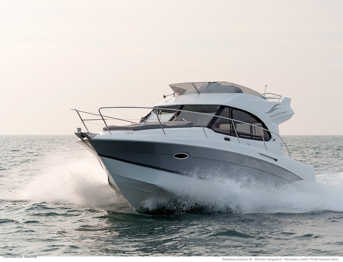 2017 Beneteau Antares 30 Fly | Boat Research | Boats Online