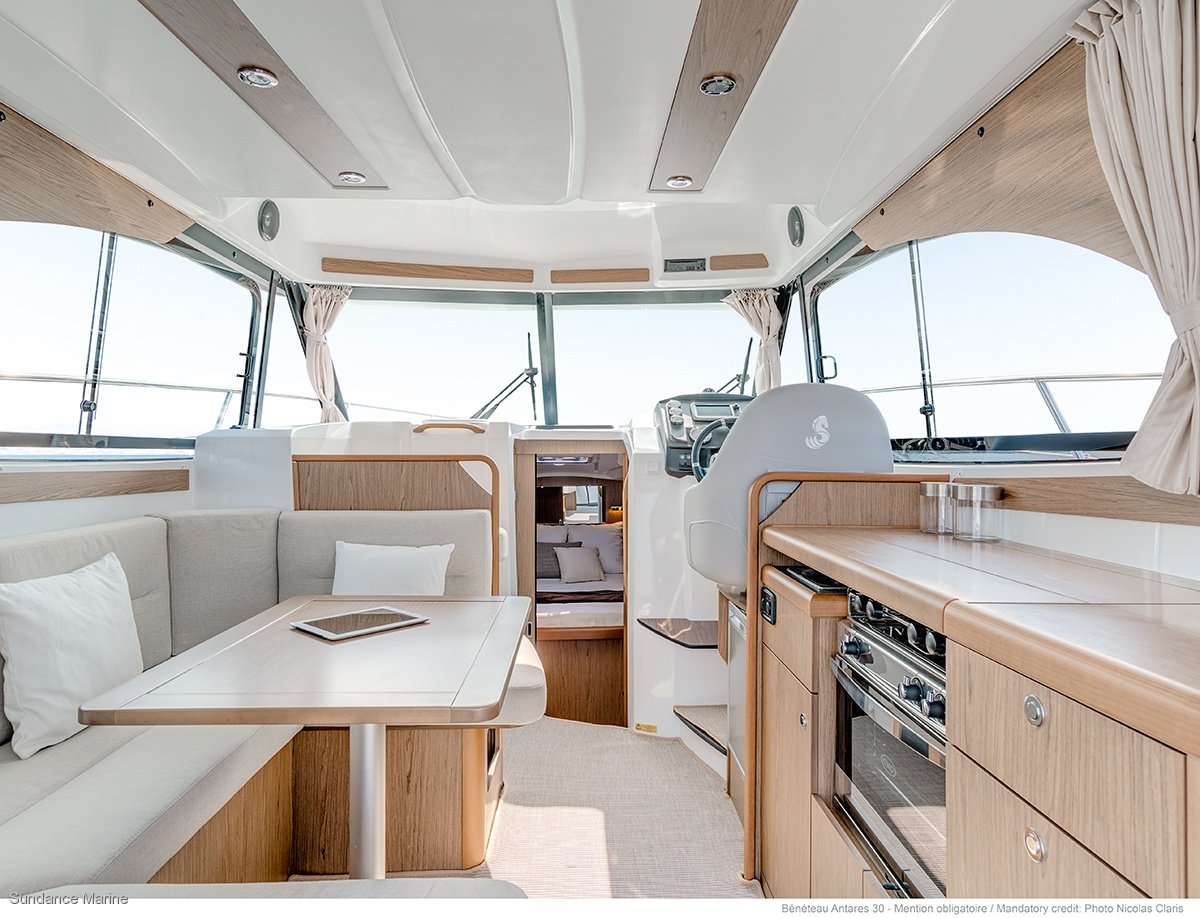 2017 Beneteau Antares 30 Fly | Boat Research | BoatsOnline