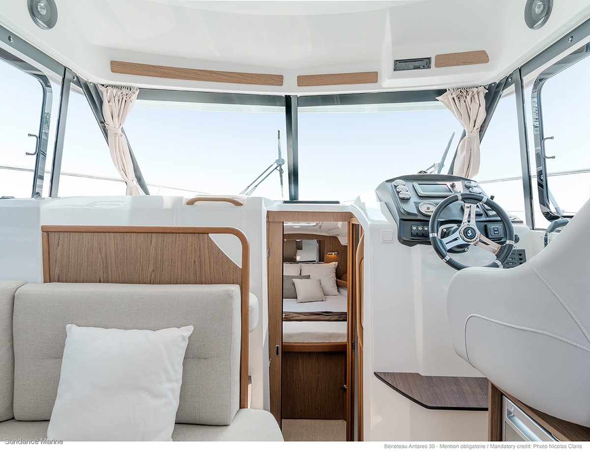 2017 Beneteau Antares 30 Fly | Boat Research | BoatsOnline