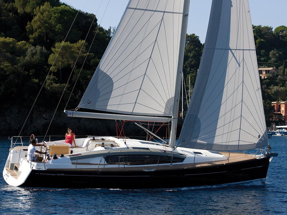 2017 Jeanneau 44 Deck Saloon | Boat Research | BoatsOnline