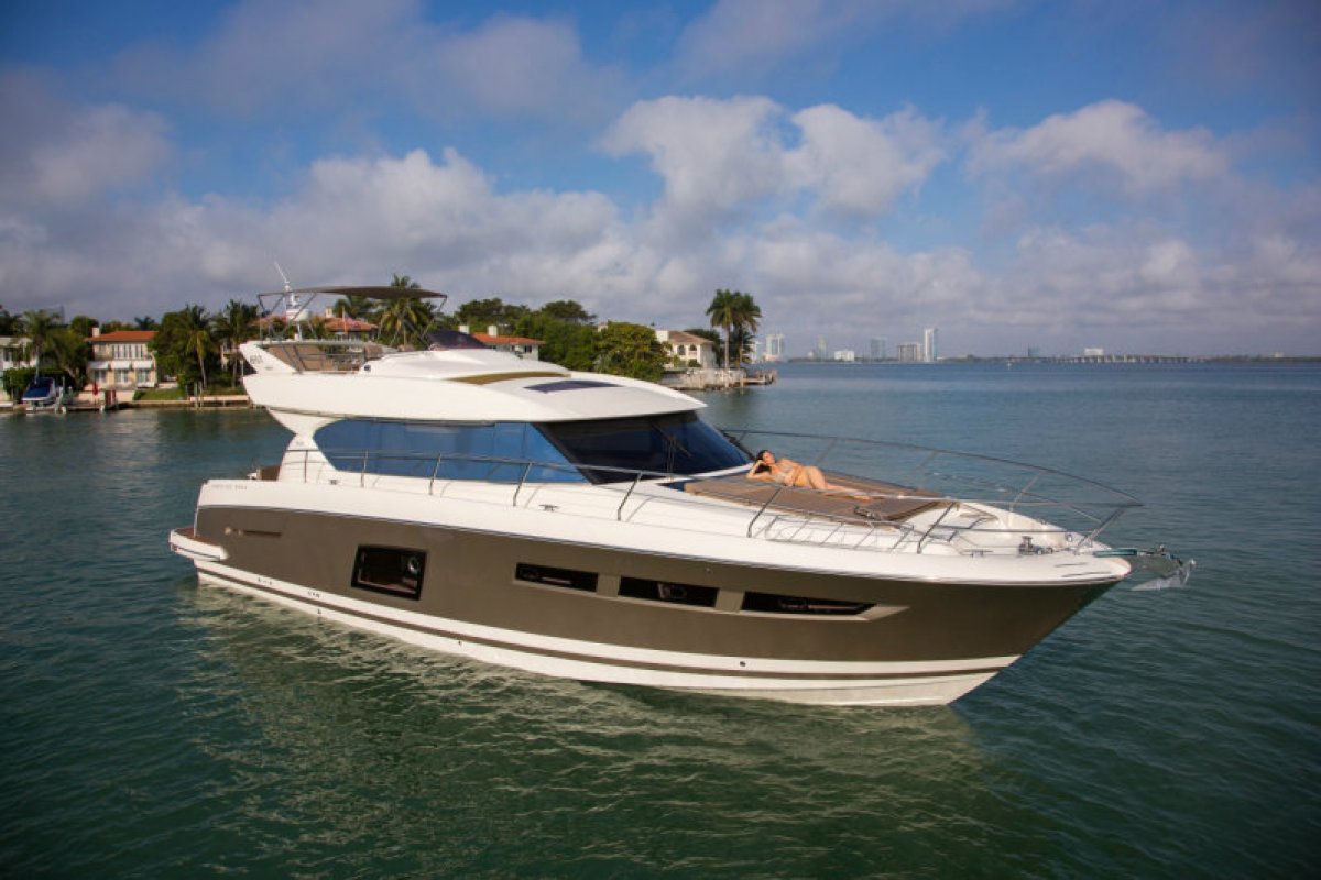 2017 Prestige 620 | Boat Research | Yachthub