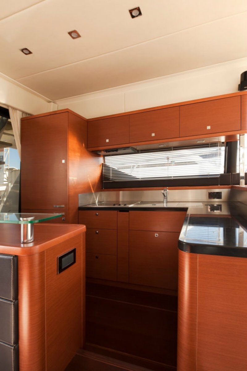 2017 Prestige 620 | Boat Research | Yachthub