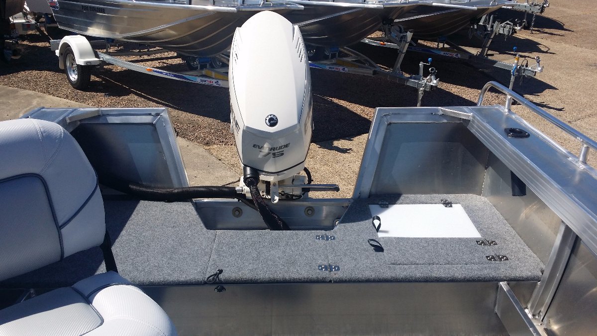 2017 Quintrex 460 Renegade Side Console | Boat Research | Yachthub