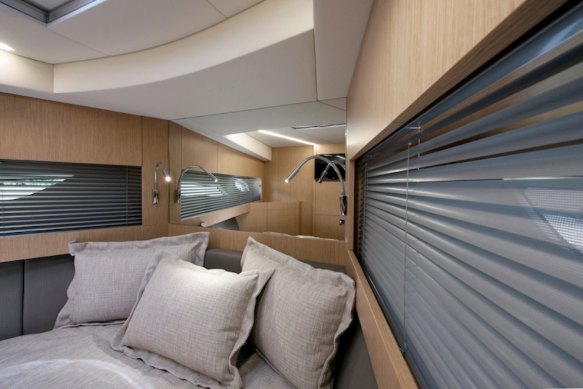 2016 Chris Craft Commander 42 | Boat Research | Yachthub