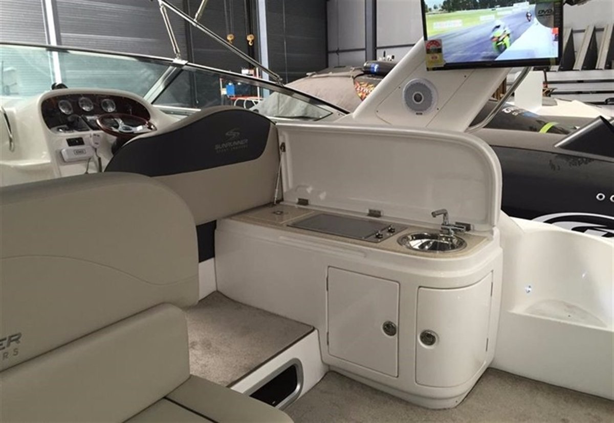 2016 Sunrunner 3700 | Boat Research | Boats Online