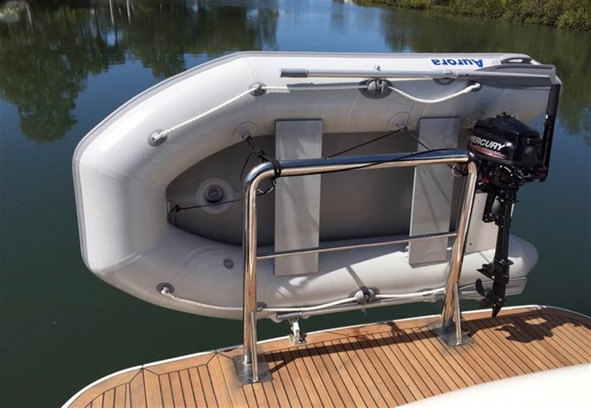 2016 Sunrunner 3700 | Boat Research | Boats Online