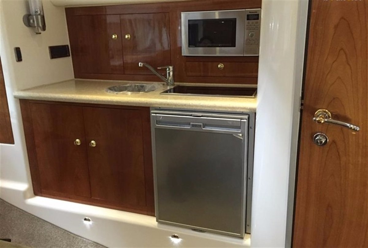 2016 Sunrunner 3700 | Boat Research | Boats Online