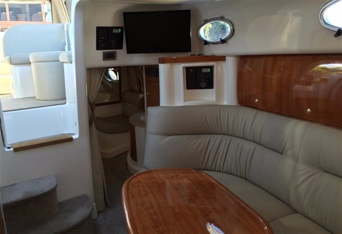 2016 Sunrunner 3700 | Boat Research | Boats Online