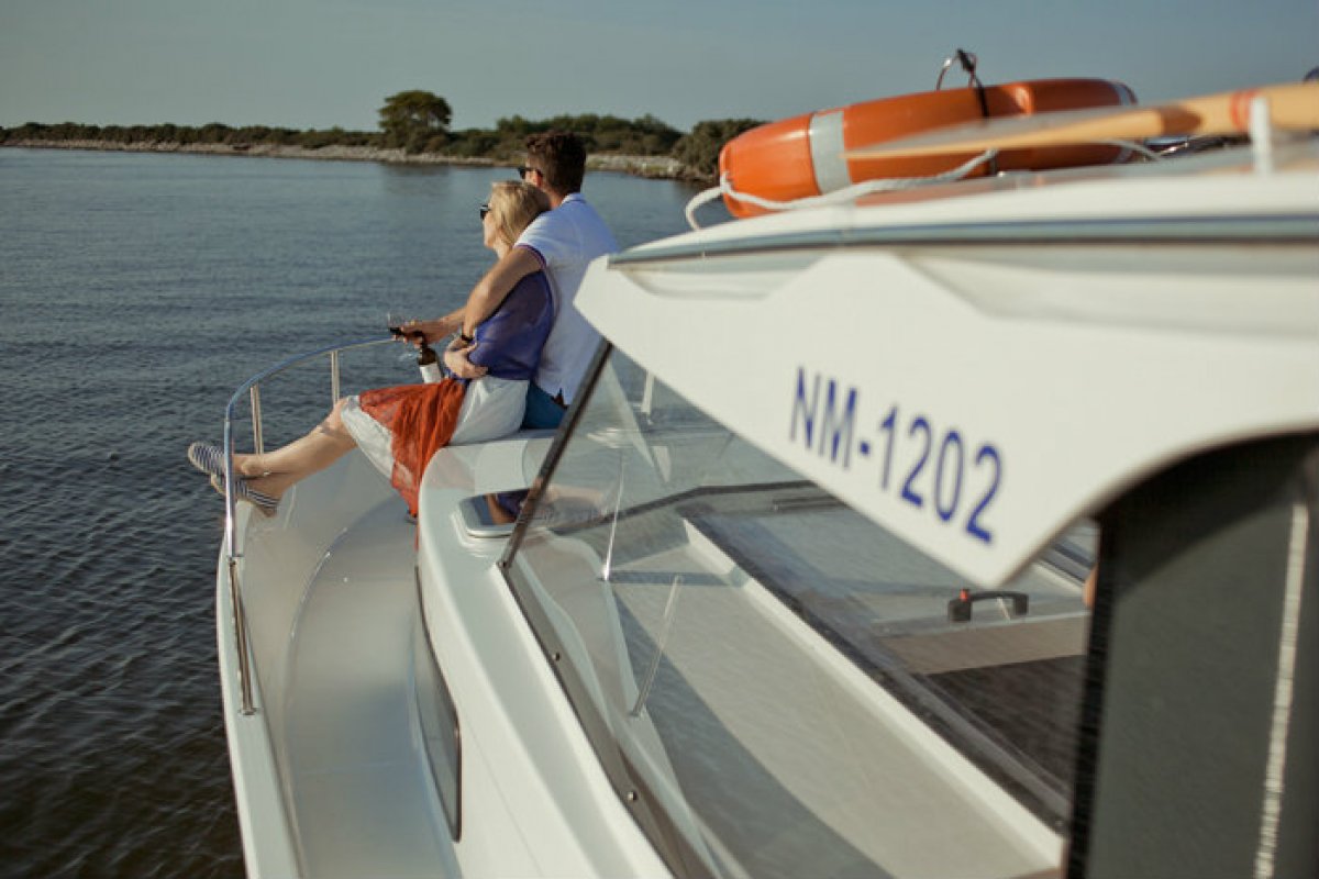 2017 Delphia Escape 800 | Boat Research | BoatsOnline