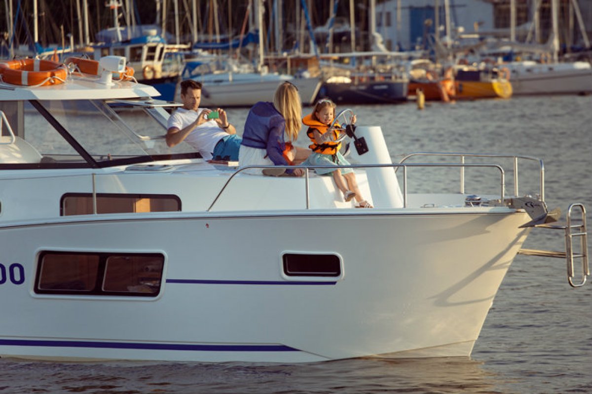 2017 Delphia Escape 800 | Boat Research | Yachthub