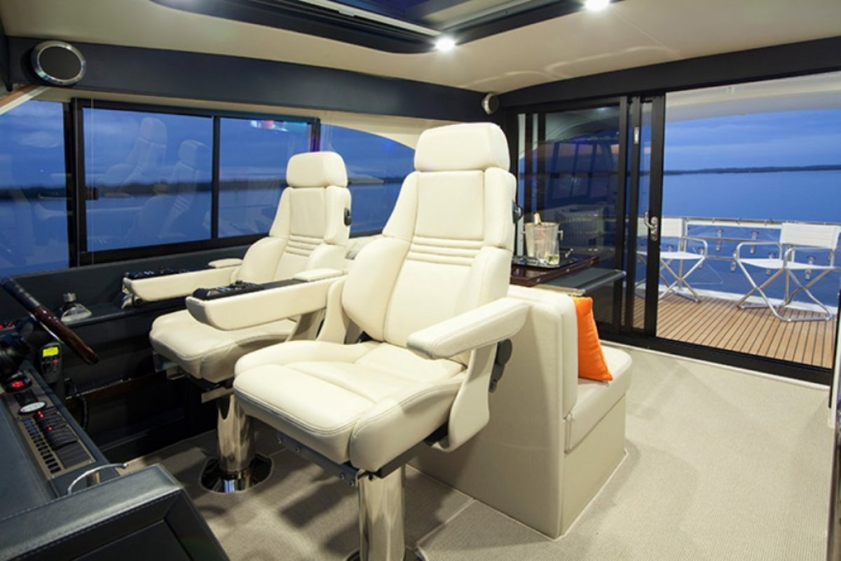 2017 Maritimo M62 Cruising Motoryacht | Boat Research | Boats Online