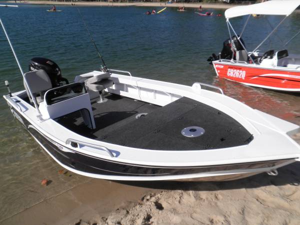 2015 Stessl Edgetracker | Boat Research | Boats Online