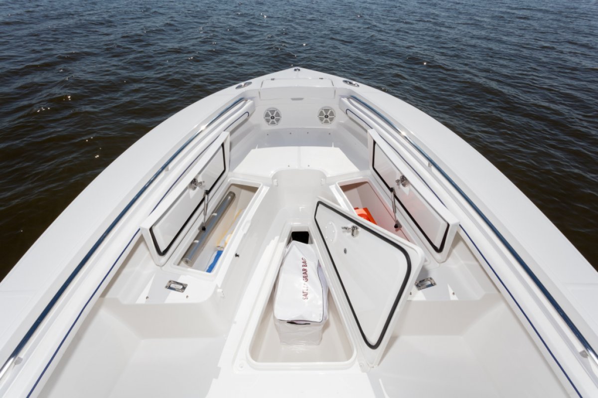 2017 Regulator 23 | Boat Research | Yachthub