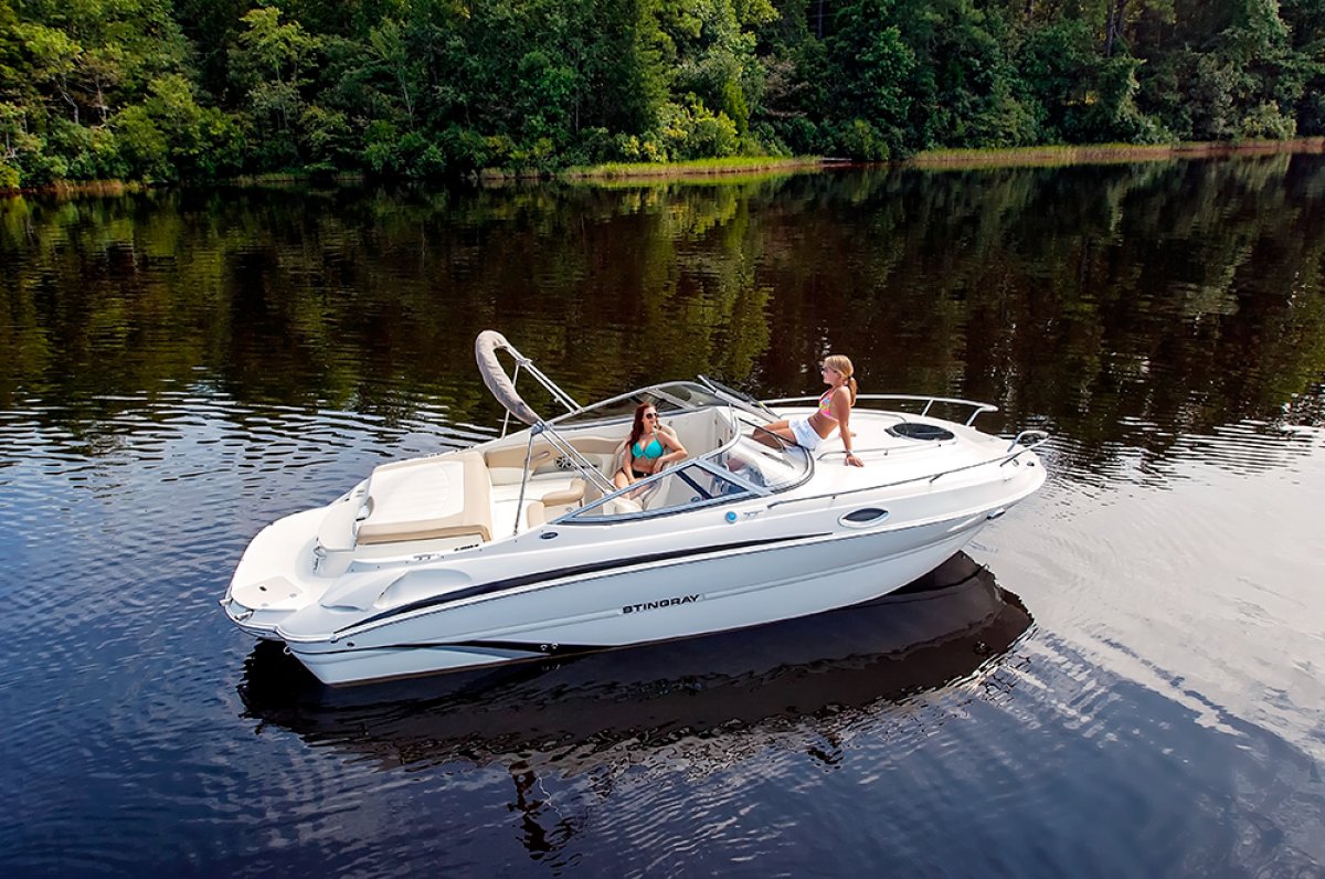 2017 Stingray 215lr | Boat Research | BoatsOnline