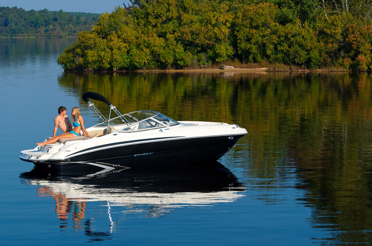 2017 Stingray 215lr | Boat Research | BoatsOnline