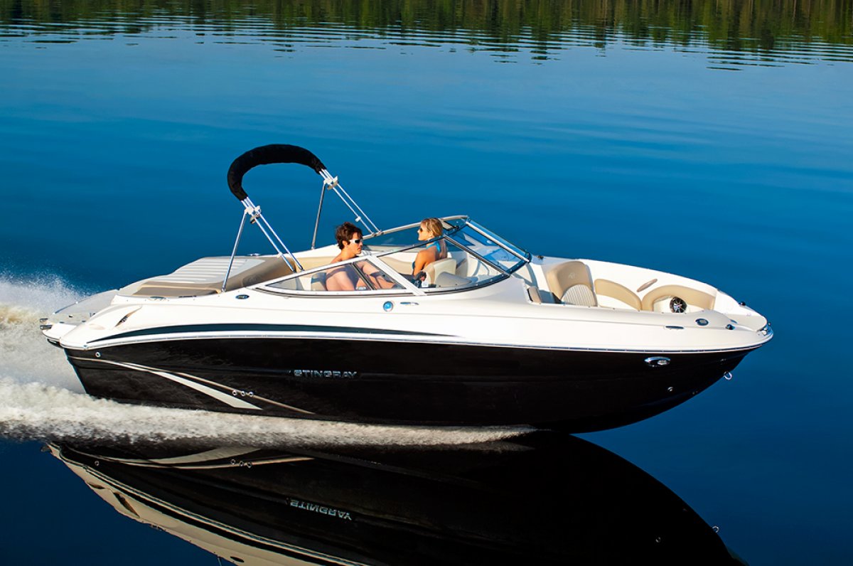 2017 Stingray 215lr | Boat Research | BoatsOnline